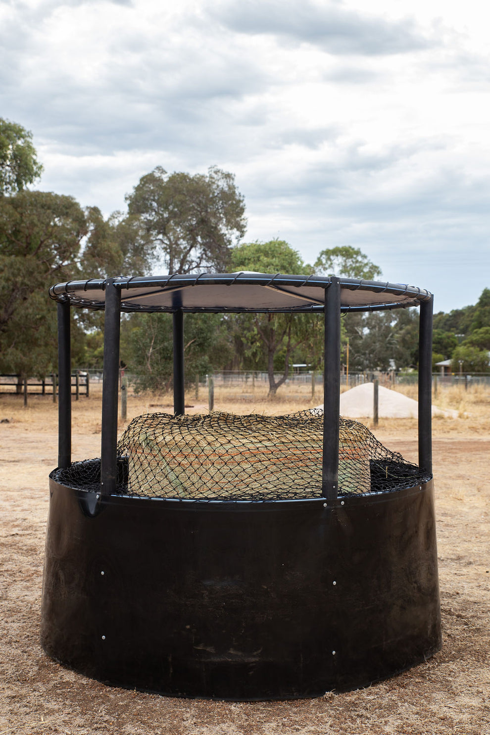 Deluxe Liberty Supplies Hay Ring with Net